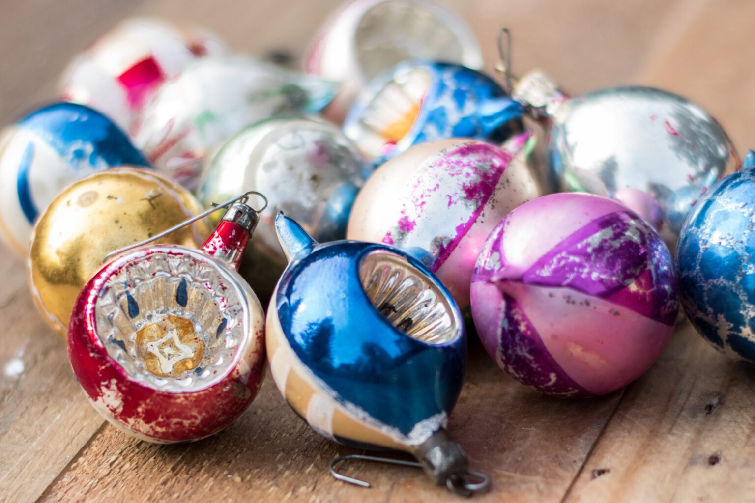 The Story of Shiny Brite & Where to Buy These Iconic Christmas ...