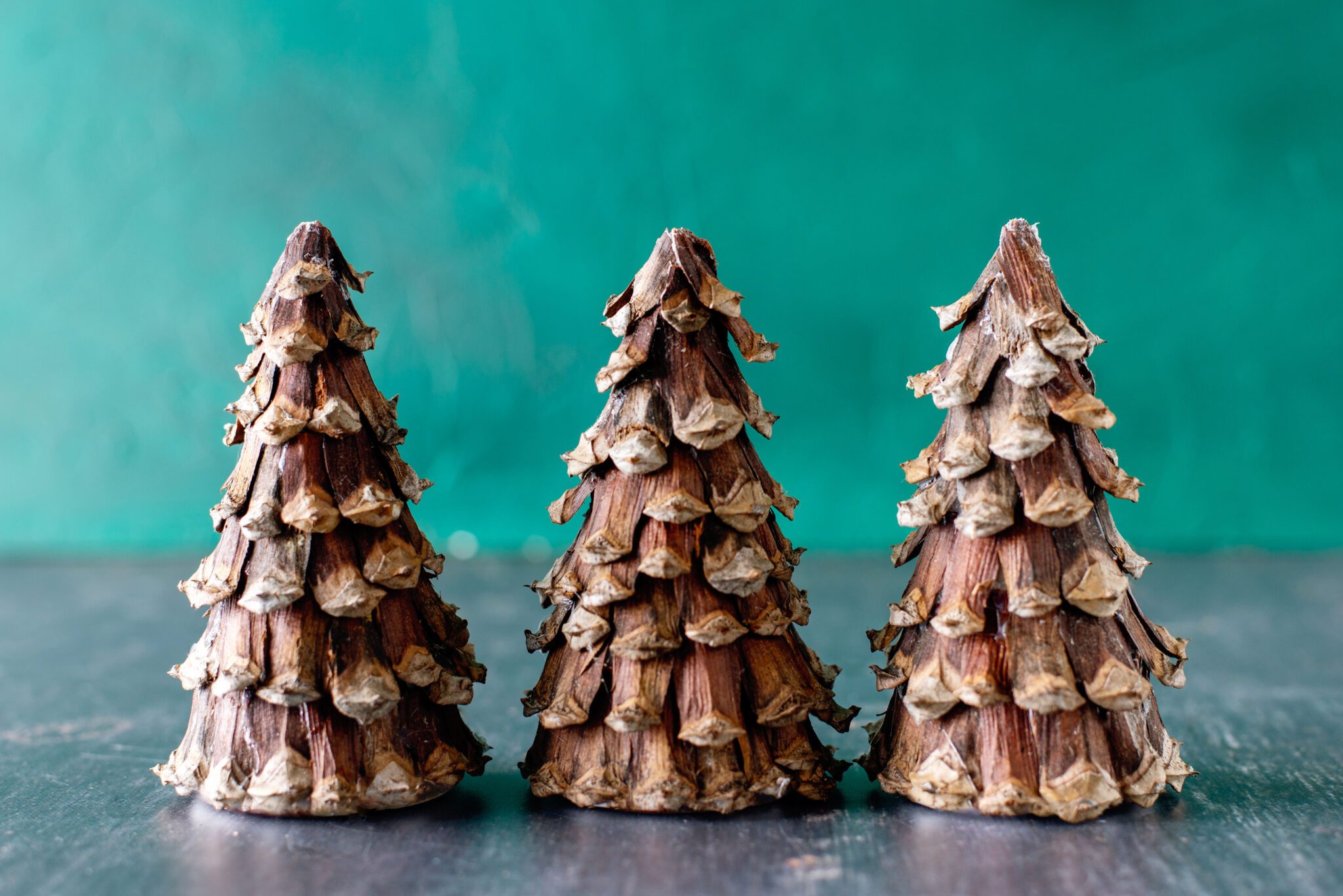 These Rustic DIY Pine Cone Christmas Trees Are So Easy To Make ...