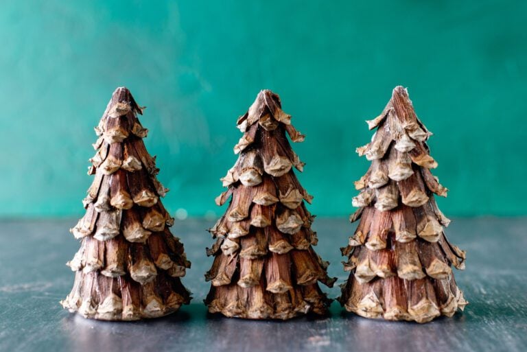 These Rustic DIY Pine Cone Christmas Trees Are So Easy To Make ...