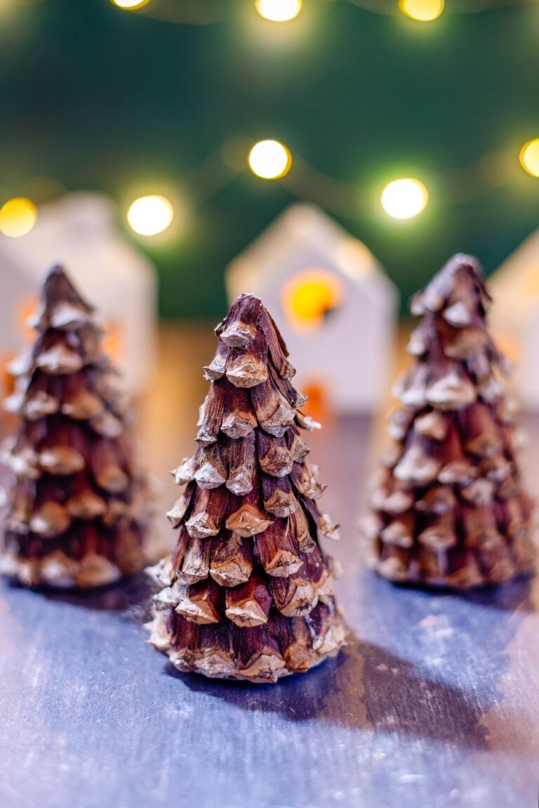 These Rustic DIY Pine Cone Christmas Trees Are So Easy To Make ...