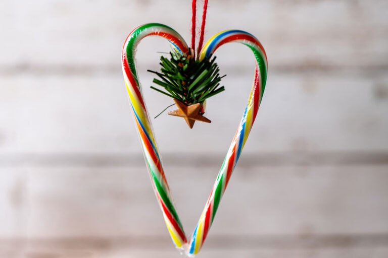 These Christmas Candy Cane Crafts Will Instantly Put You in the Holiday ...
