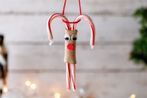 These Christmas Candy Cane Crafts Will Instantly Put You in the Holiday ...