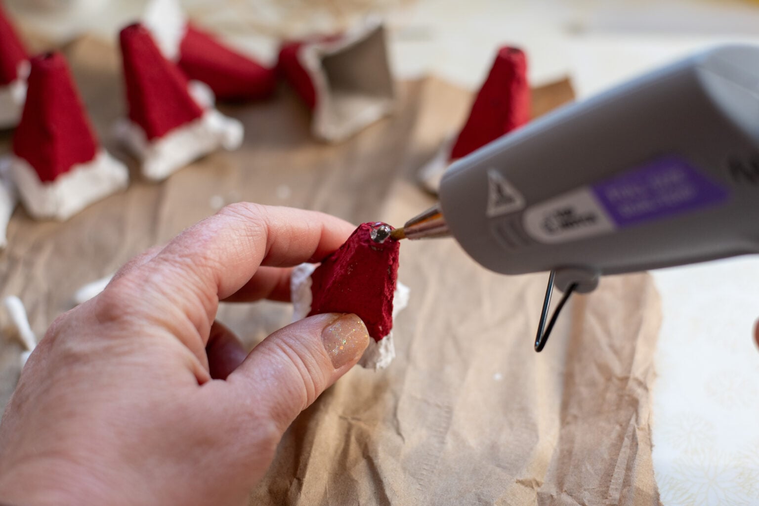 Make this Rustic Santa Hat Garland from Paper Egg Cartons - Holiday ...